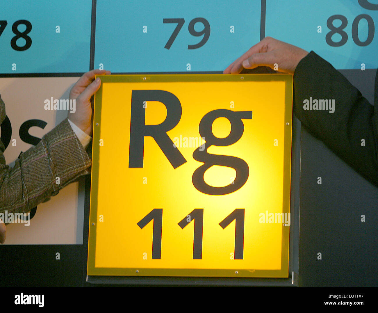 Element 111 roentgenium hi-res stock photography and images - Alamy