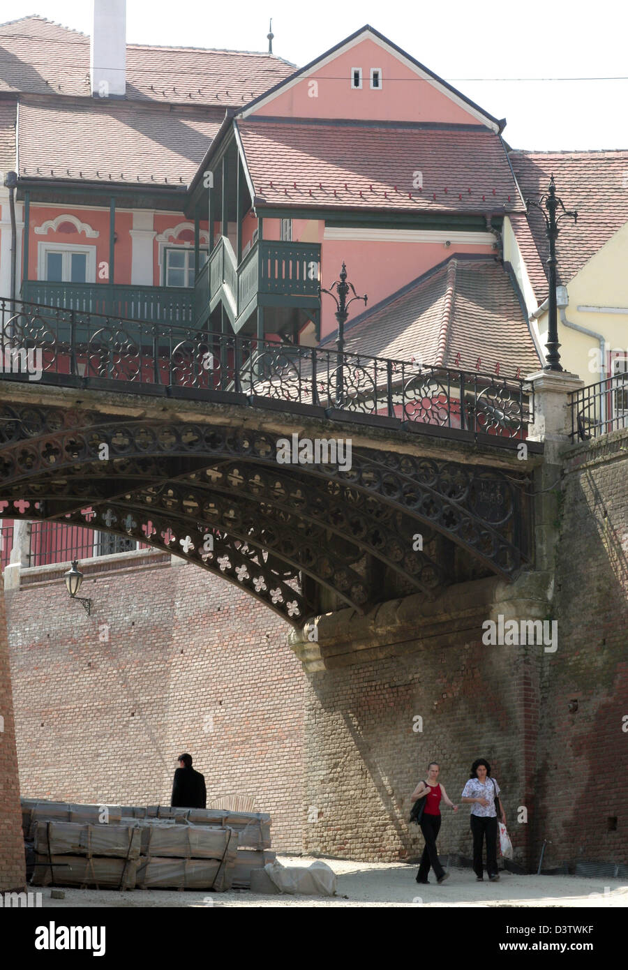 The photo shows the steel bridge 'Liegenbruecke' in the refurbished old ...