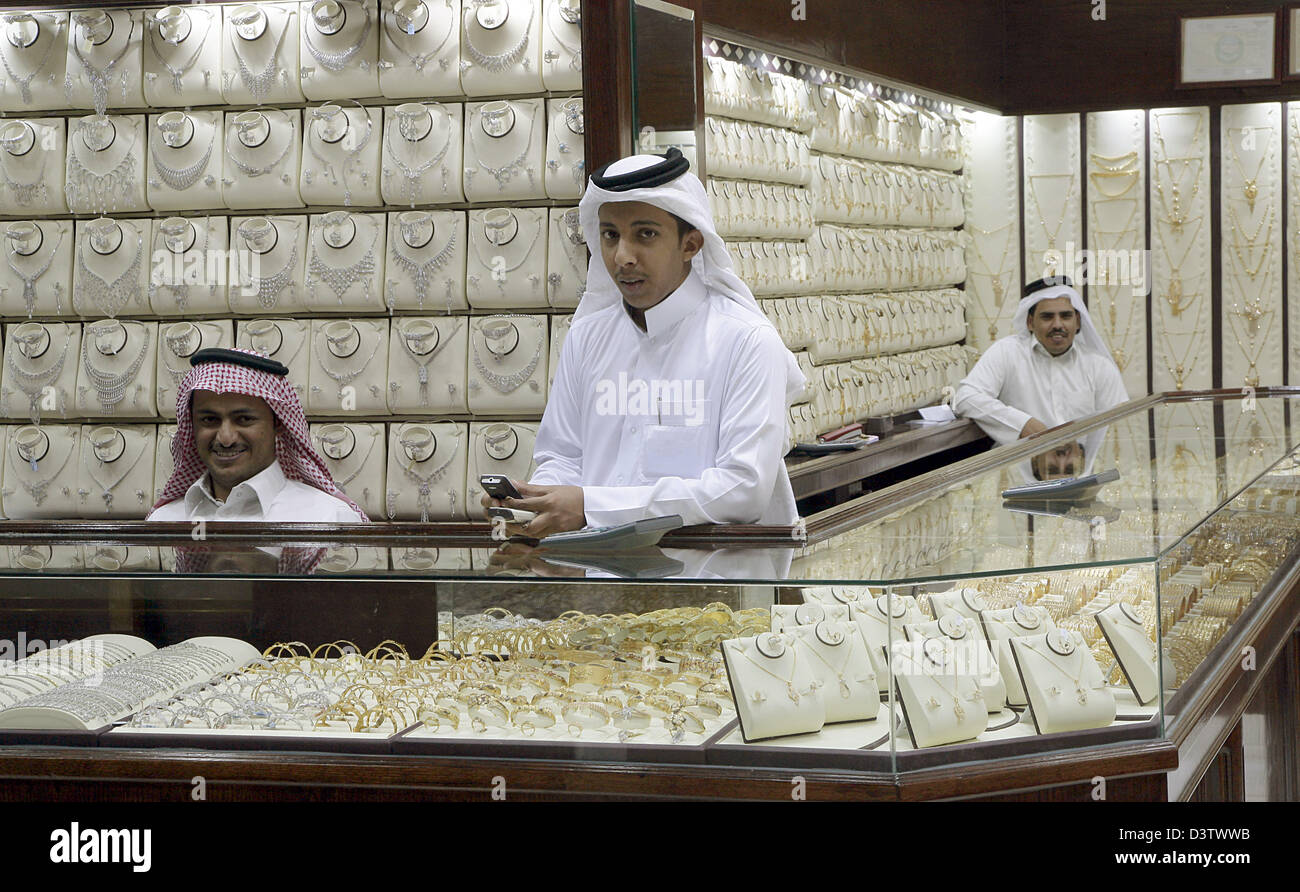 Saudi arabia jewellery hi-res stock photography and images - Alamy