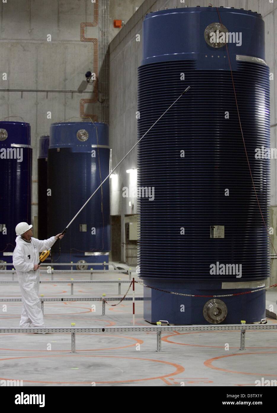 Used nuclear fuel rod hi-res stock photography and images - Alamy