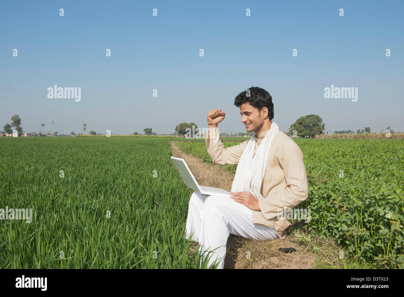 Indian farmer with laptop hi-res stock photography and images - Alamy