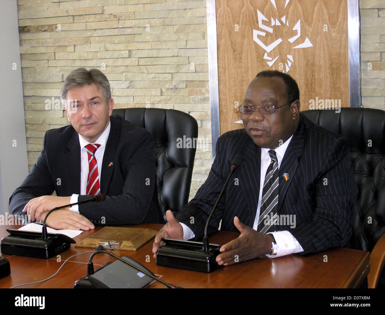 Klaus Wowereit (L), Lord Mayor of Berlin, Germany, and Matheus Shikongo ...