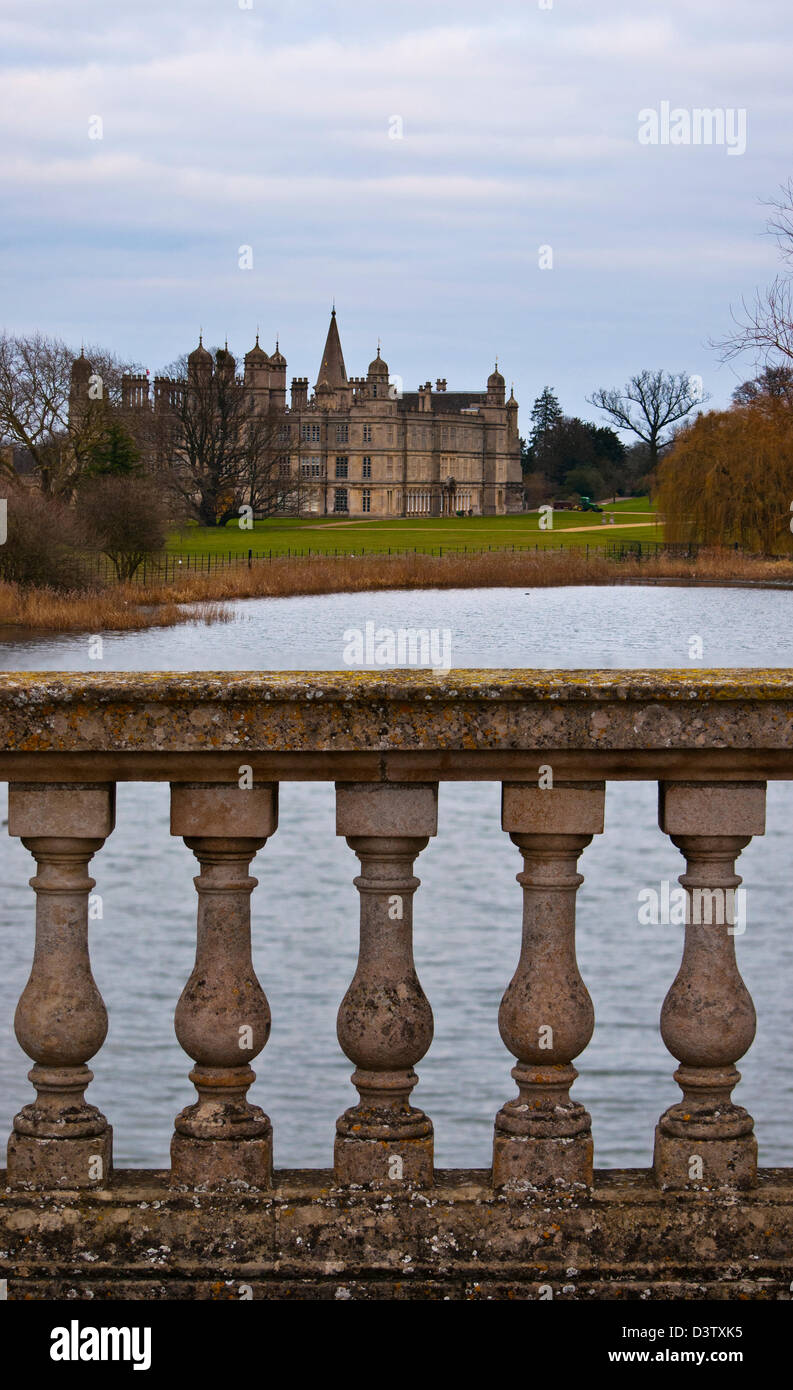 Burghley house with lake from Loin Bridge Stock Photo - Alamy
