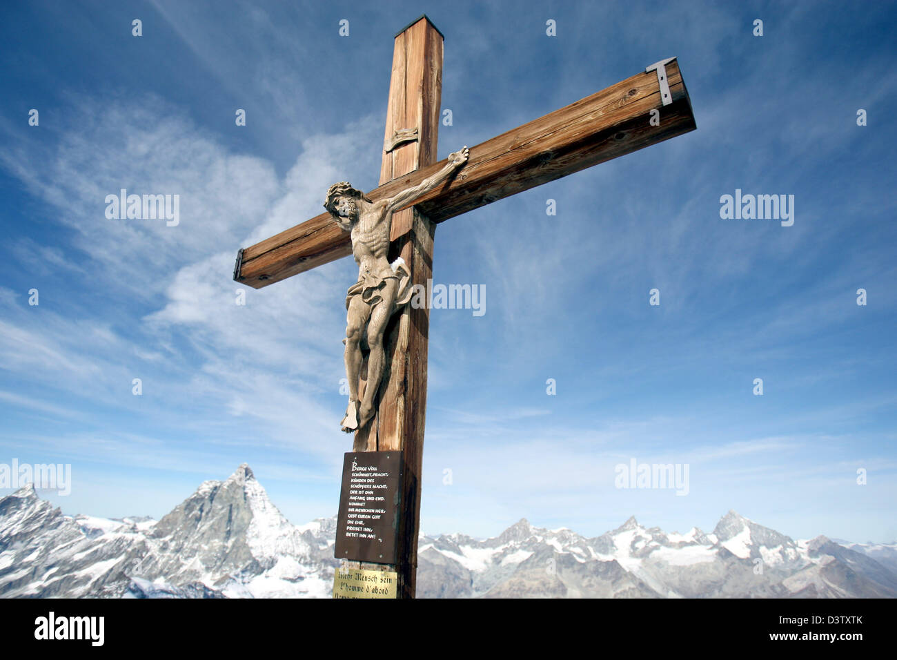 The picture shows the crucifix on the summit of the Little Matterhorn ...