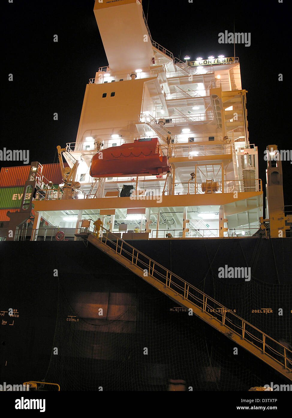 The photo shows the eight storey high bridge of the German conatiner ...