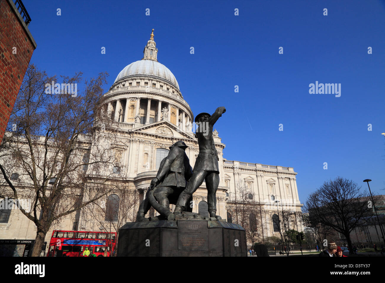 Statue memorial firefighters firemen london hi-res stock photography ...