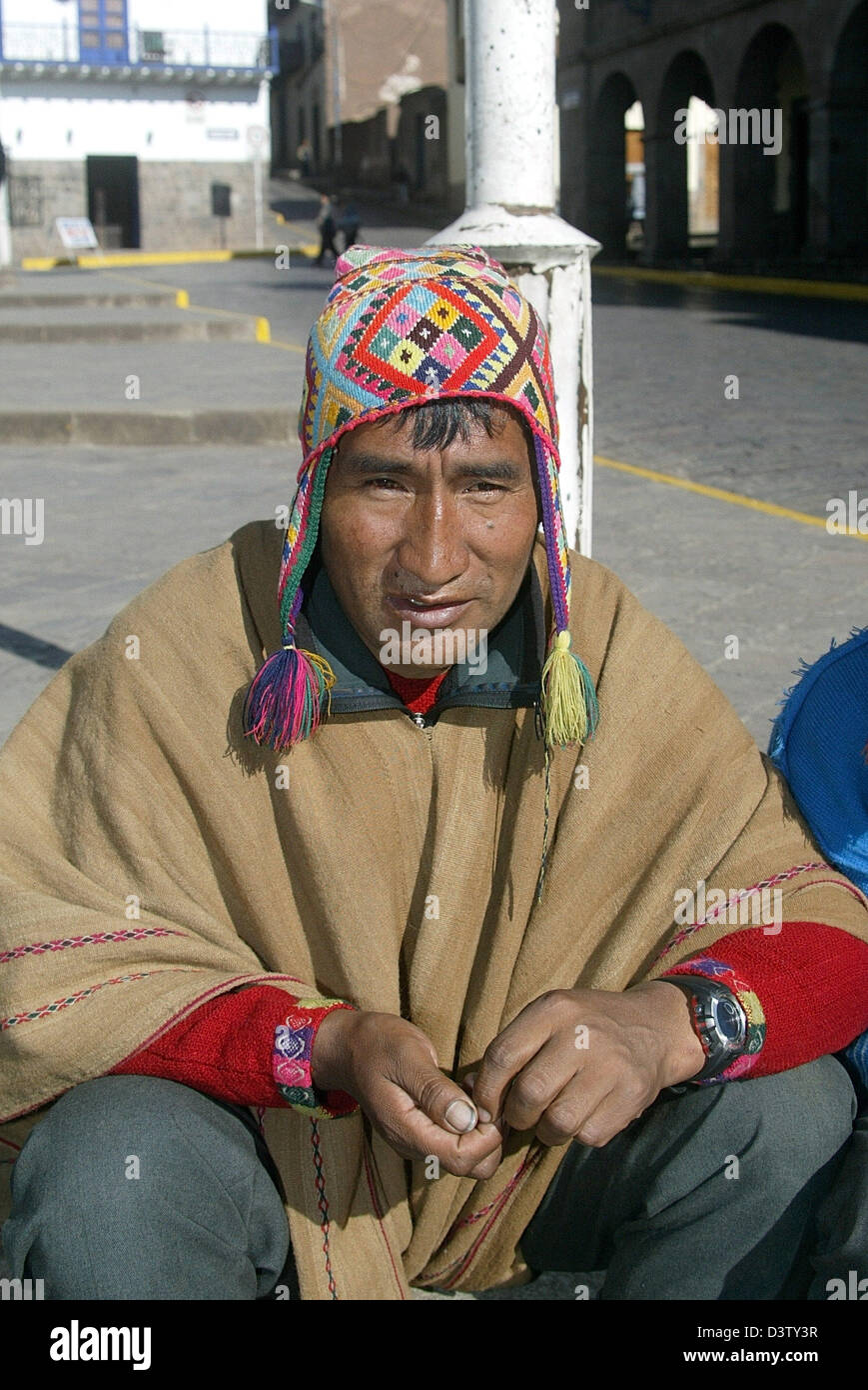 (dpa file) - A Peruvian man wearing typical Peruvian clothes pictured ...