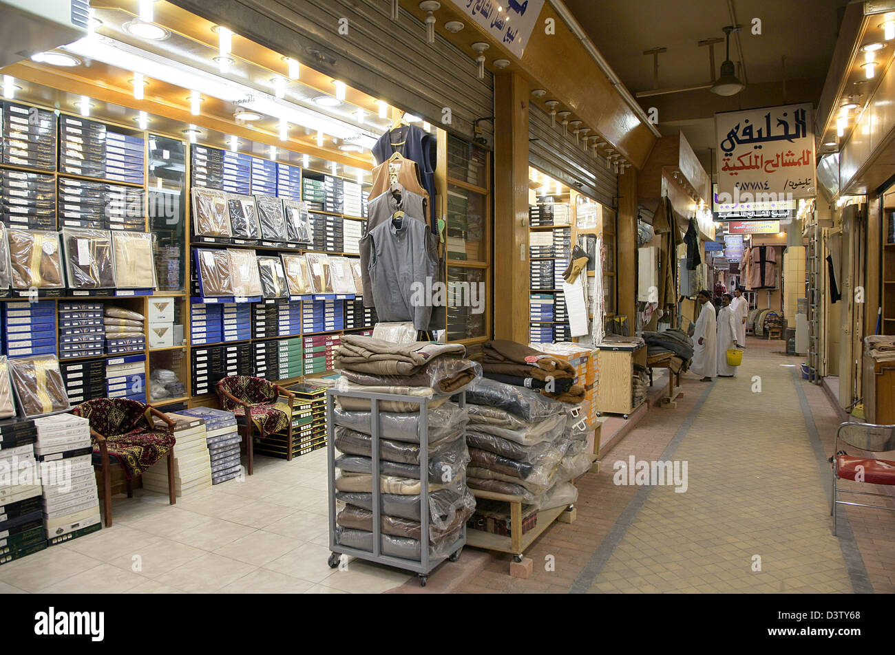 View into a souk of Riyadh, Saudi Arabia, 15 November 2006. Photo: Peer ...