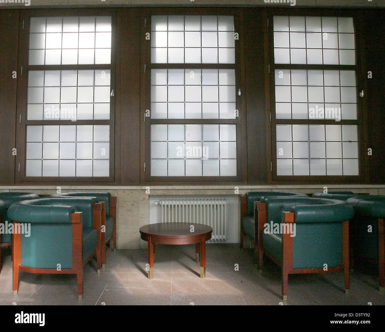 (dpa file) - The picture shows a hallway with leather lounge chairs at ...