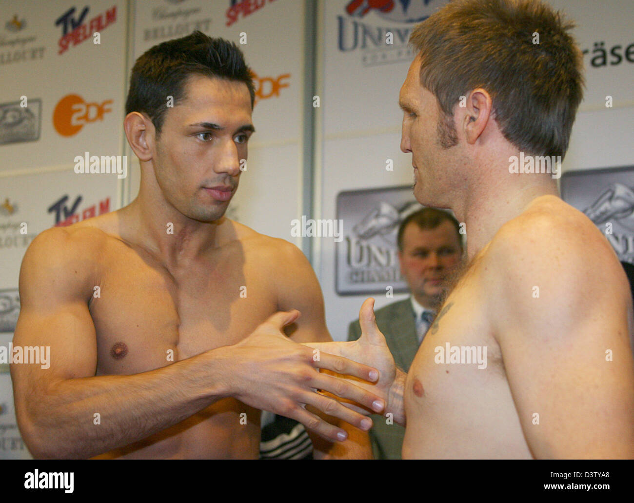 Pro boxers German Felix Sturm (L) and Australian Gavin Topp (R) shake hands at the official ...