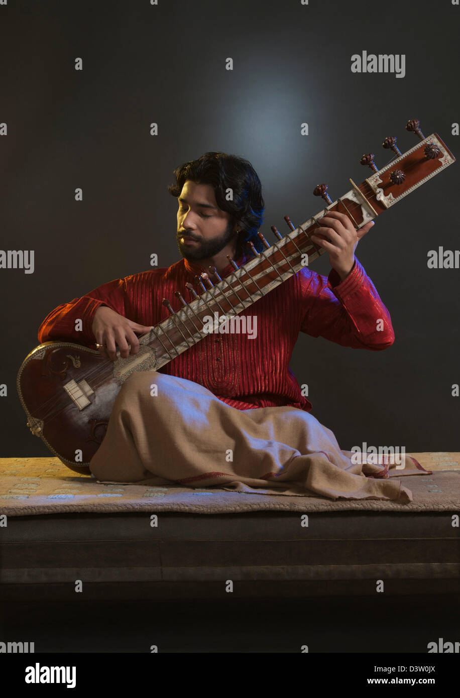 Man Playing Sitar Stock Photos & Man Playing Sitar Stock Images - Alamy