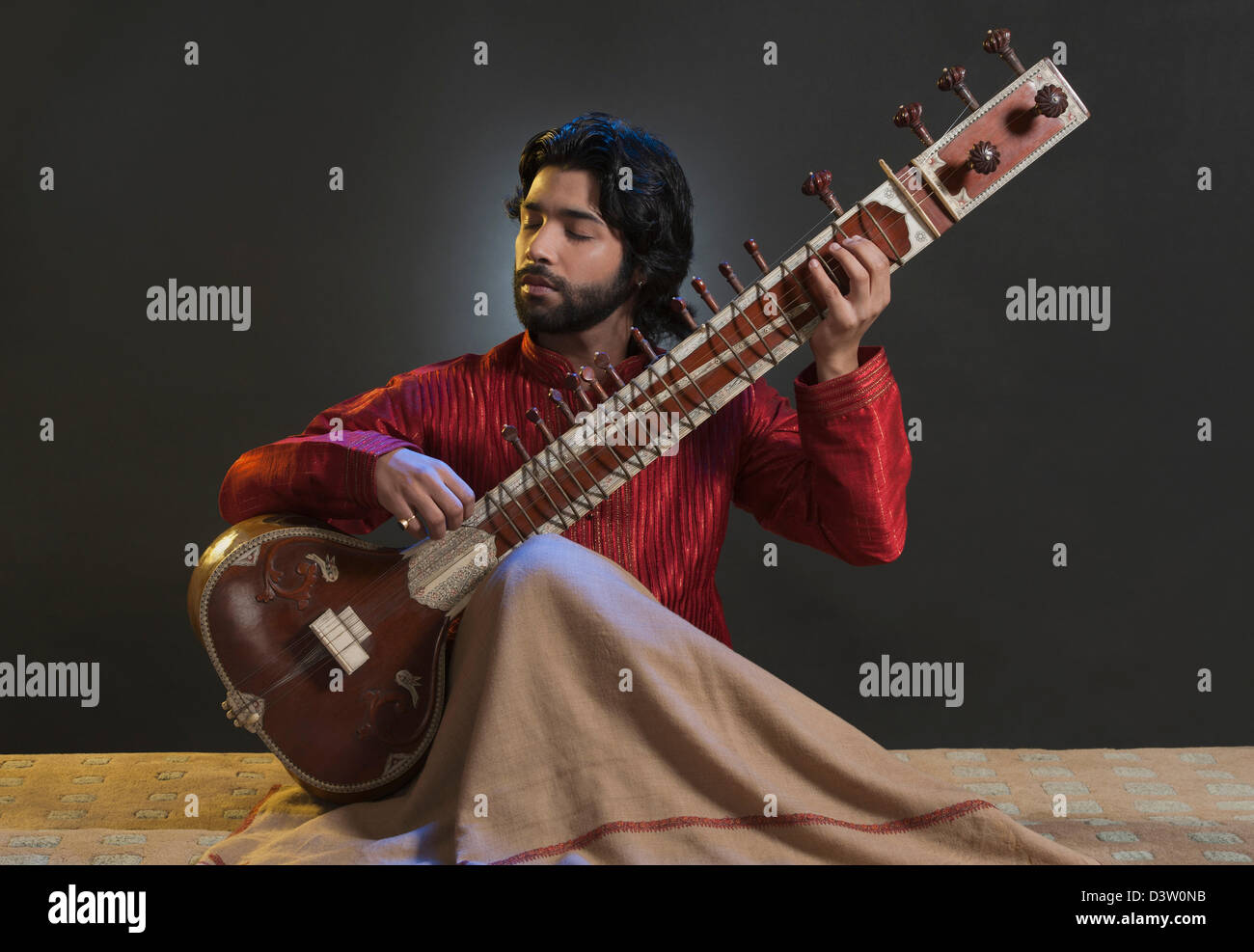 Man Playing Sitar Stock Photos & Man Playing Sitar Stock Images - Alamy