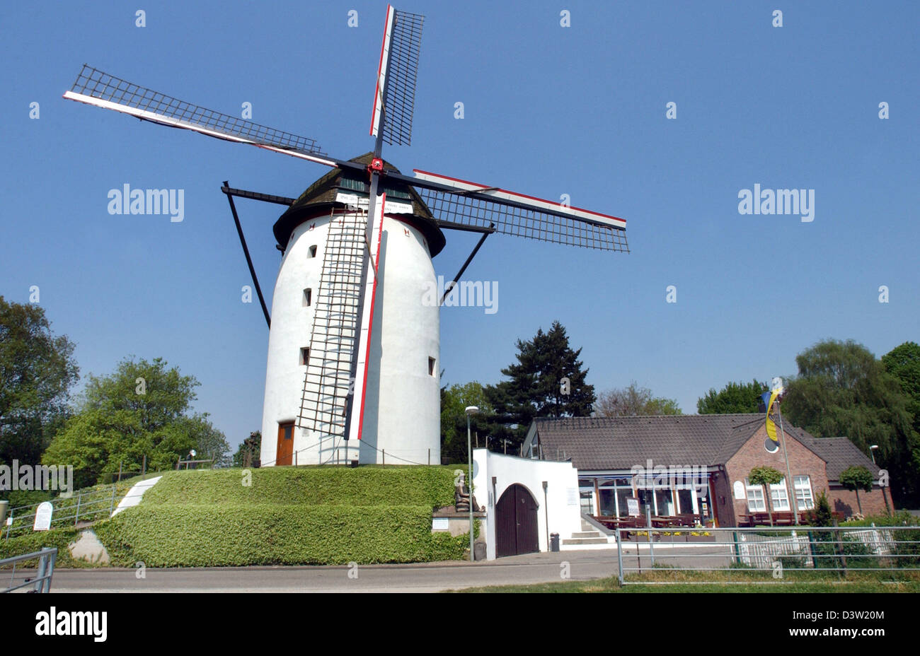 (dpa file) - The picture shows the Steprath mill from the 15th century ...