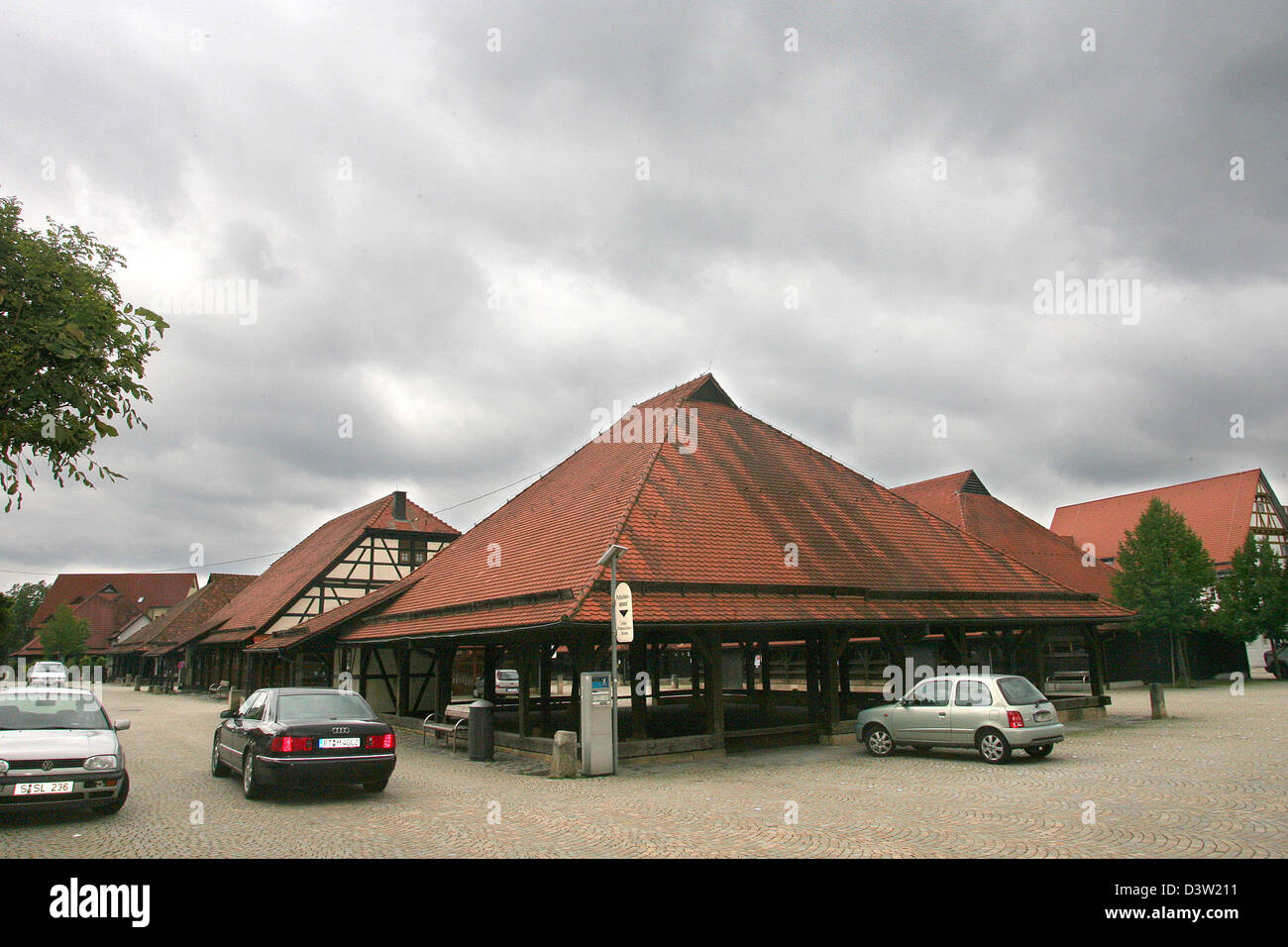 (dpa file) - View on the grape press square in Metzingen, Germany, 15 ...