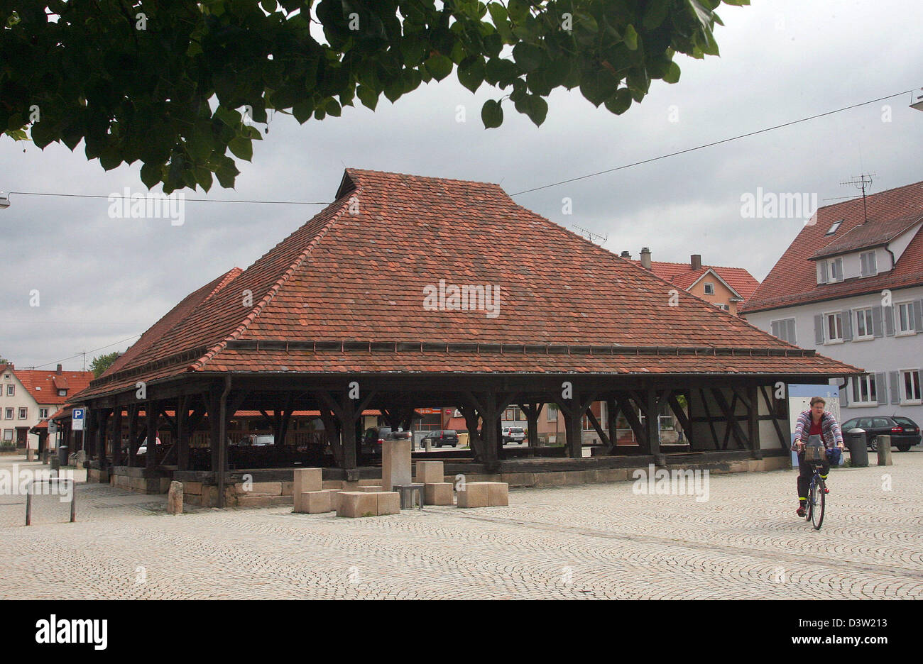 (dpa file) - View on the grape press square in Metzingen, Germany, 15 ...