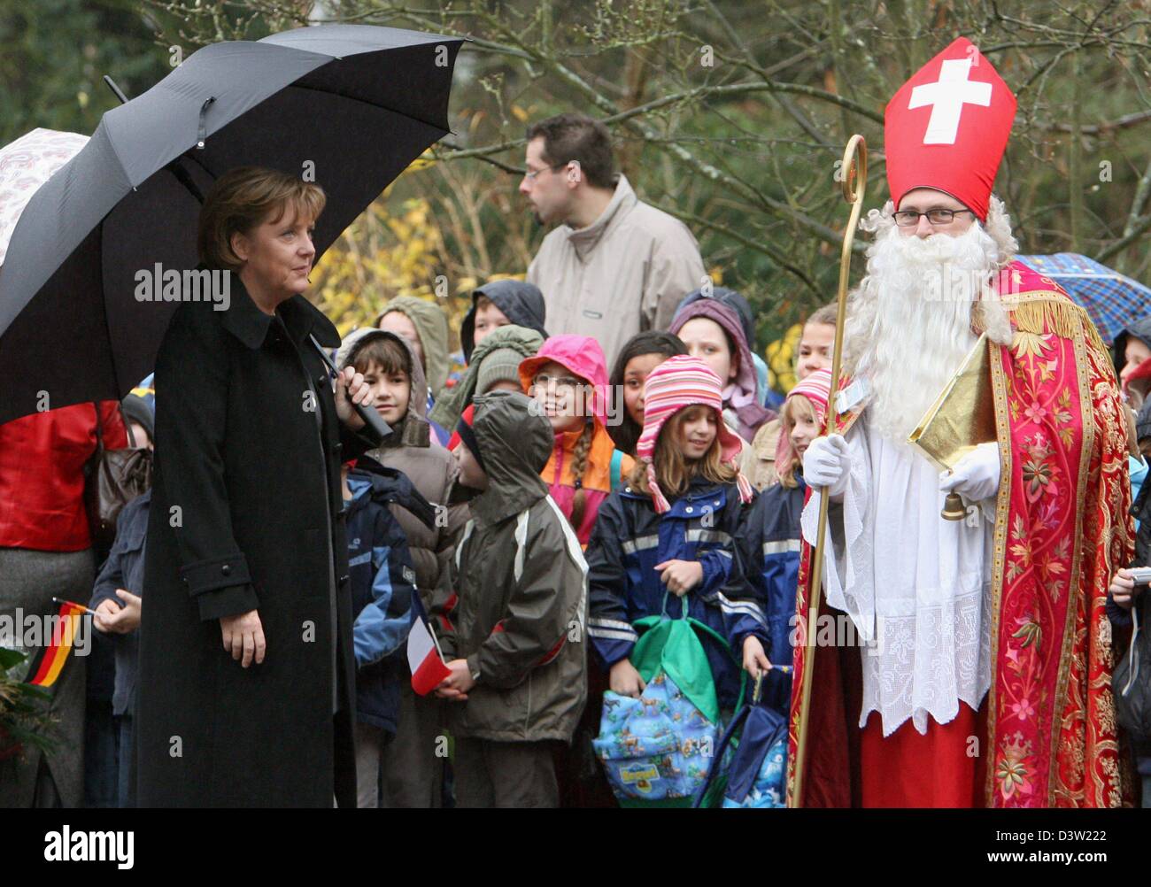 German Chancellor Angela Merkel (L) pictured with an umbrella (top L ...