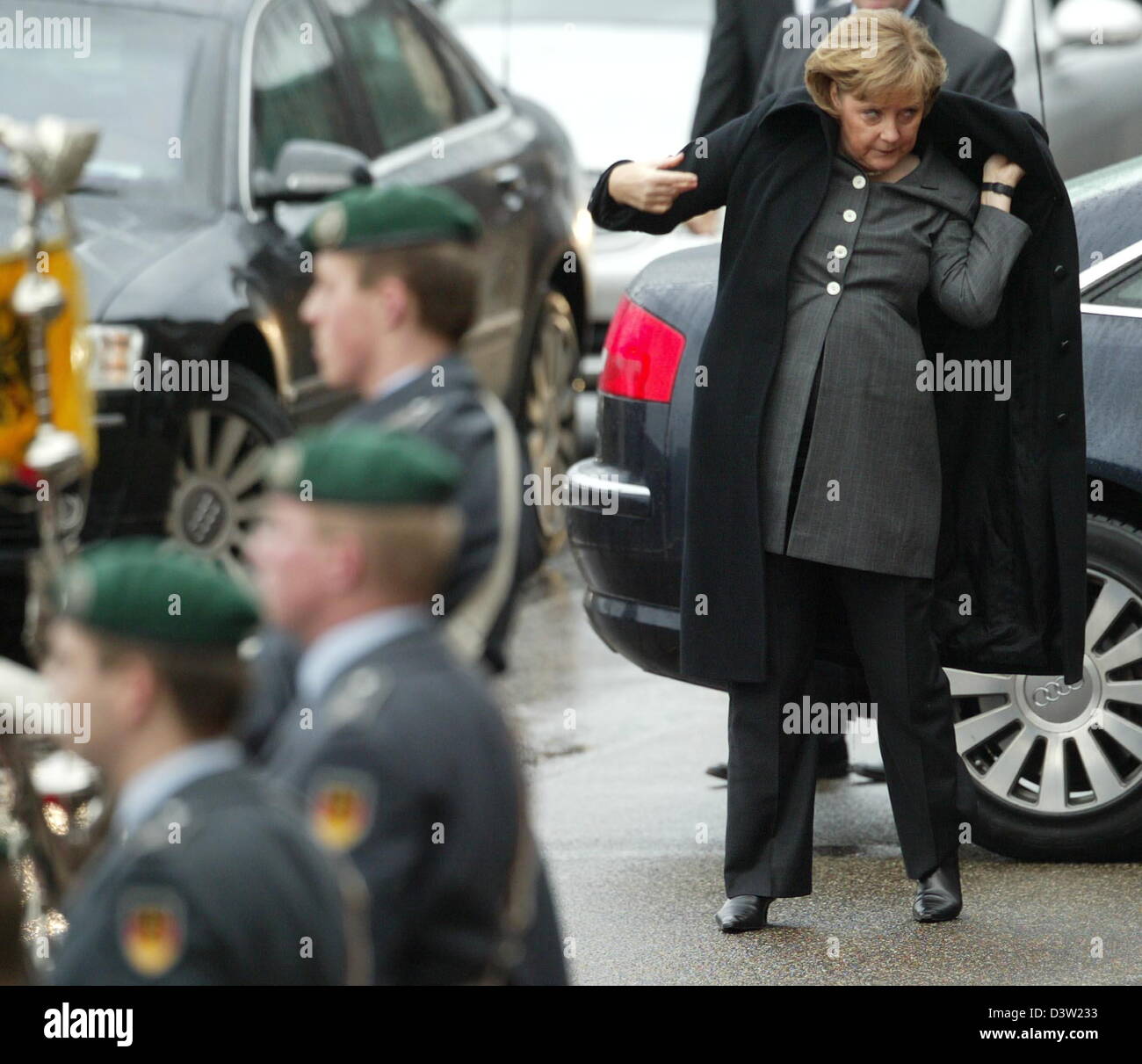 German Chancellor Angela Merkel (R) gets her matle on at the Weimar ...