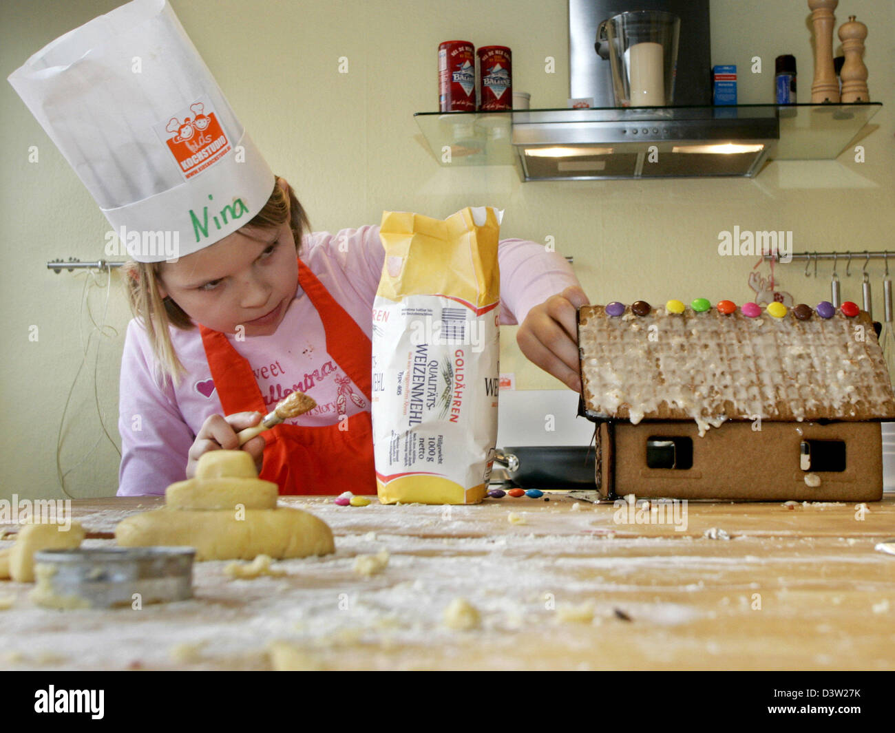 Gingerbread witch hi-res stock photography and images - Alamy