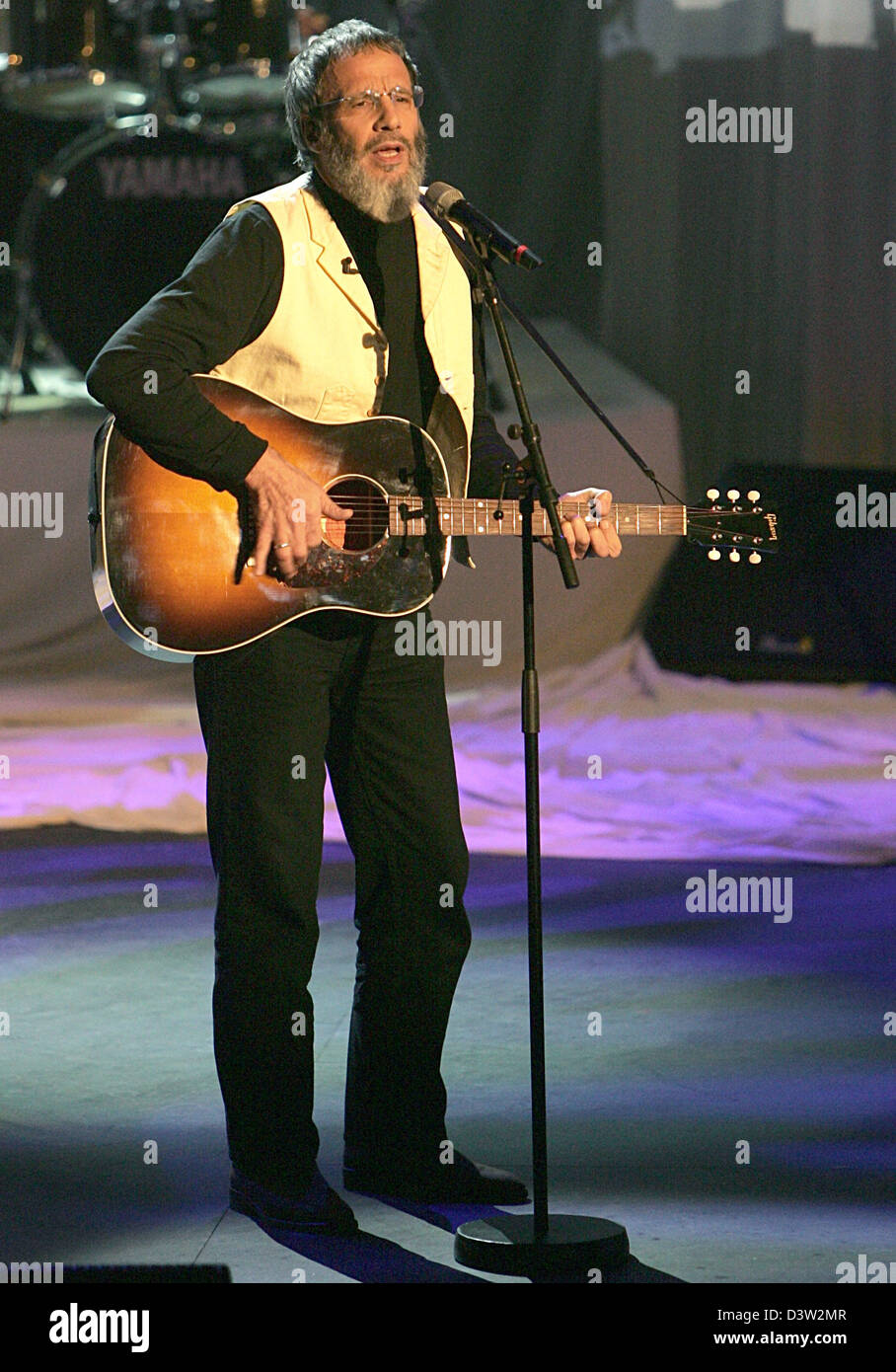 Singer Yusuf Islam aka Cat Stevens sings at the TV show 'Bet, that ...