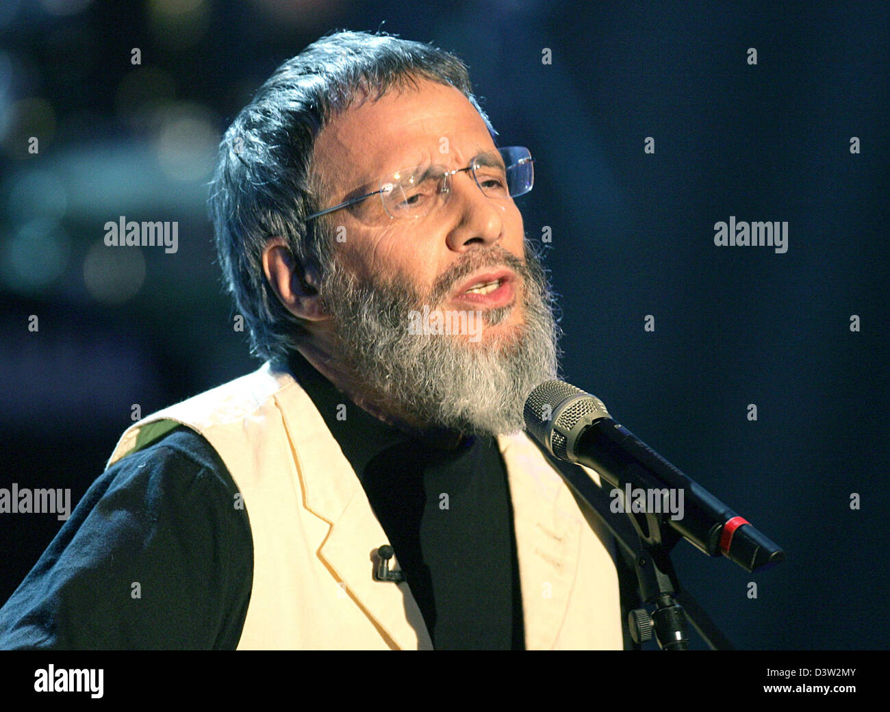 Singer Yusuf Islam aka Cat Stevens sings at the TV show 'Bet, that ...
