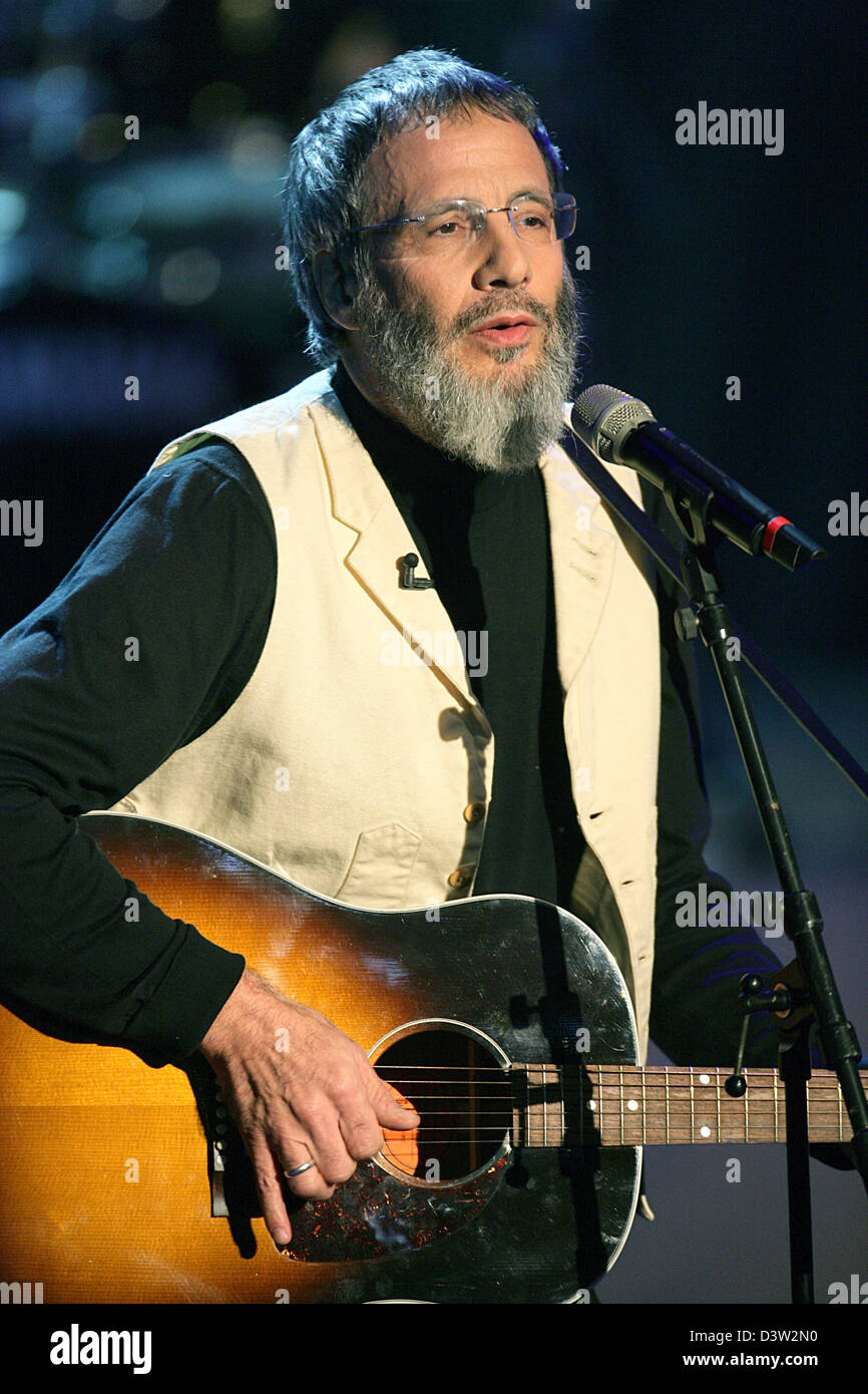Singer Yusuf Islam aka Cat Stevens sings at the TV show 'Bet, that ...