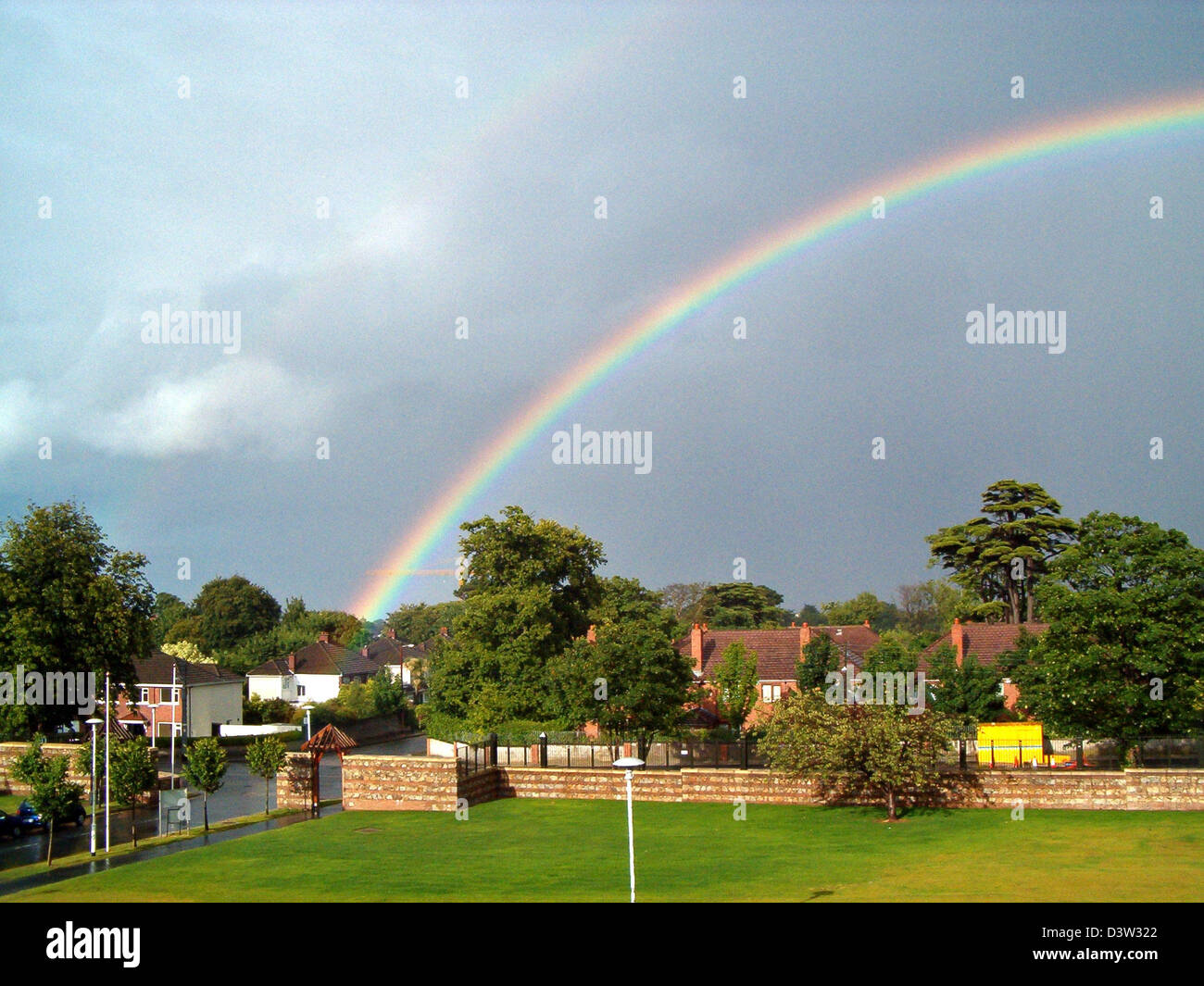 (dpa file) - A rainbow is pictured in Dublin, Ireland, 28 July 2004 ...