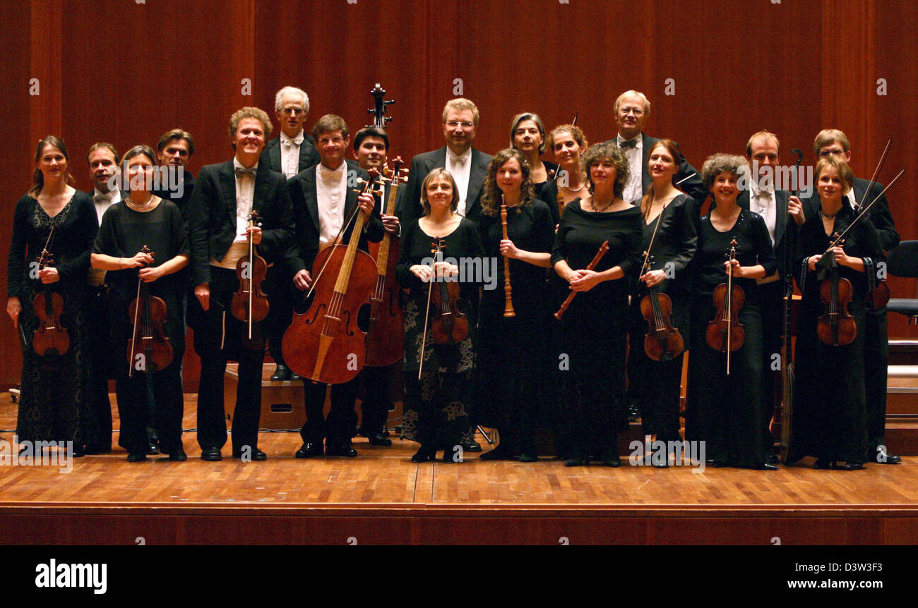 Baroque music group hi-res stock photography and images - Alamy