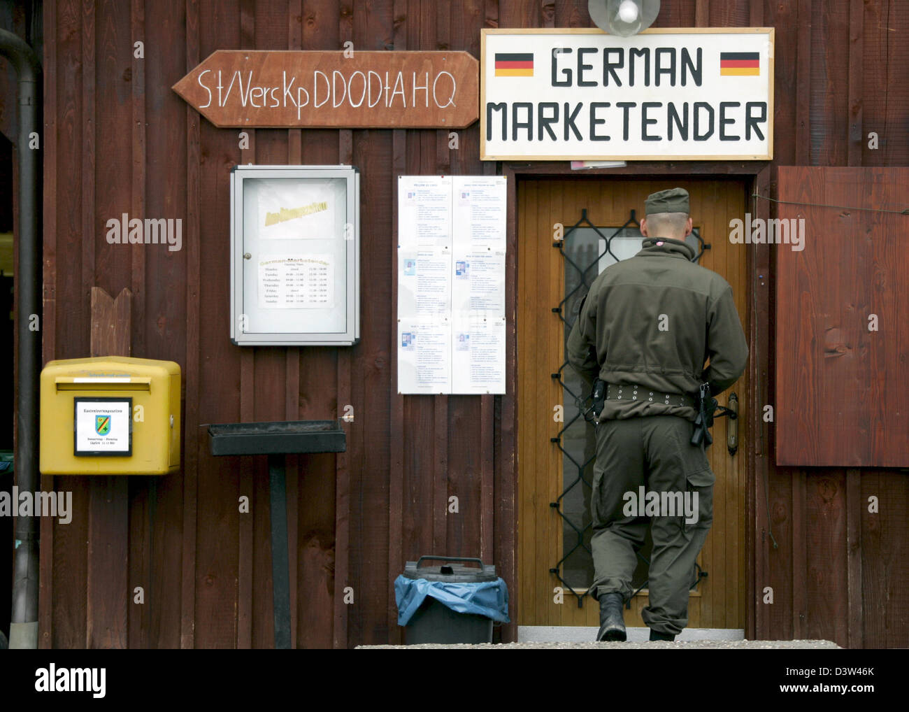 A soldier of the German Bundeswehr enters the army postal service ...