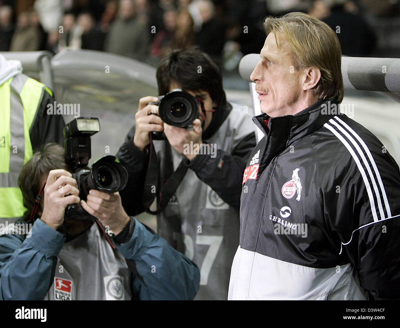 1.FC Cologne's head coach Christoph Daum (R) is surrounded by ...
