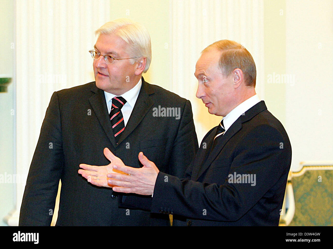German Federal Foreign Minister Frank-Walter Steinmeier (L) is welcomed ...