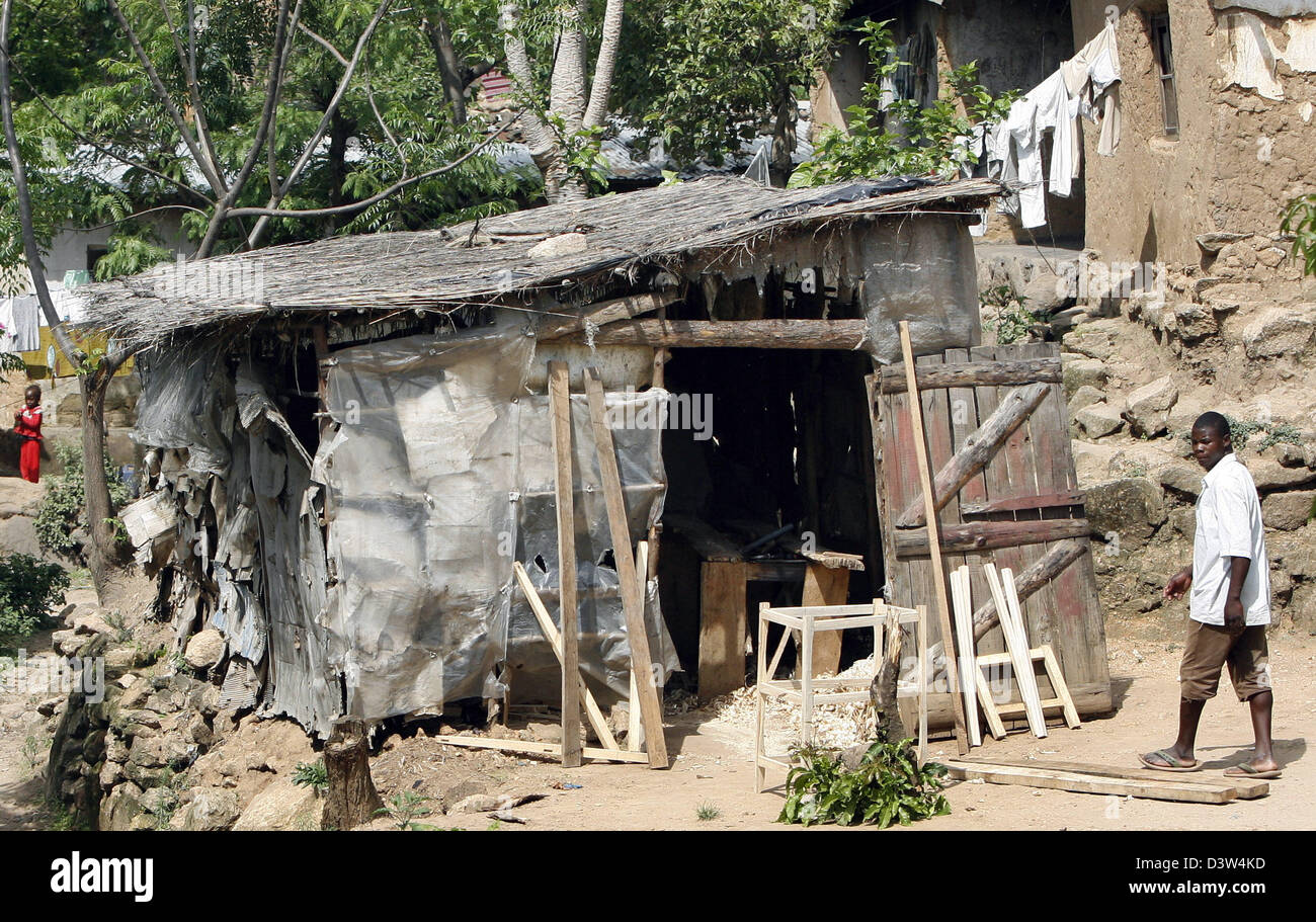 The picture shows a carpenter's simple shop near the city Blantyre ...