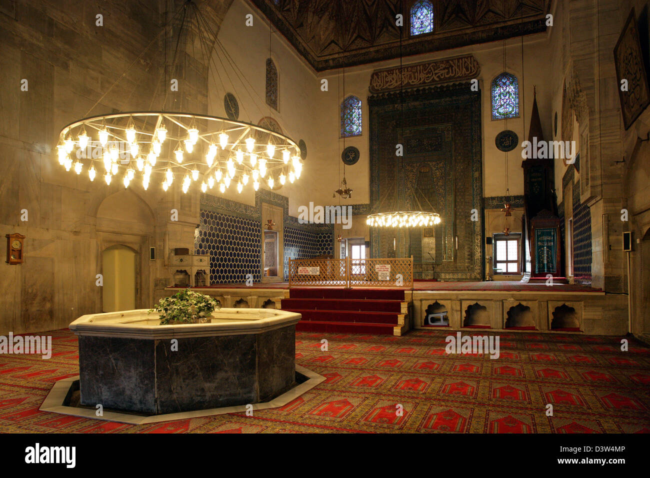 (dpa file) - The picture shows the praying hall of the Green Mosque in ...