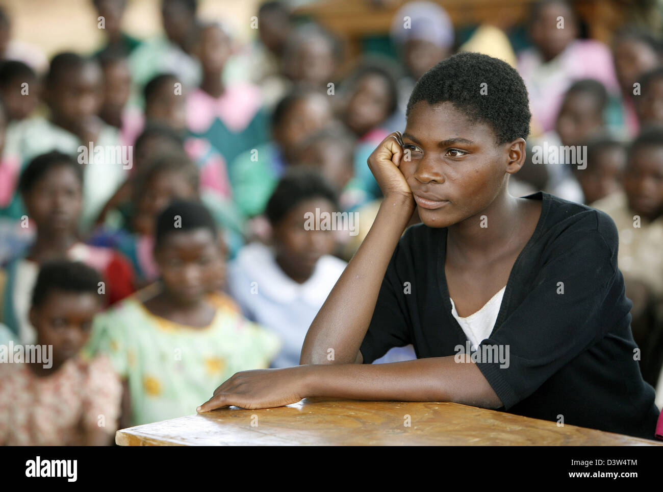 Head propped on hand hi-res stock photography and images - Alamy