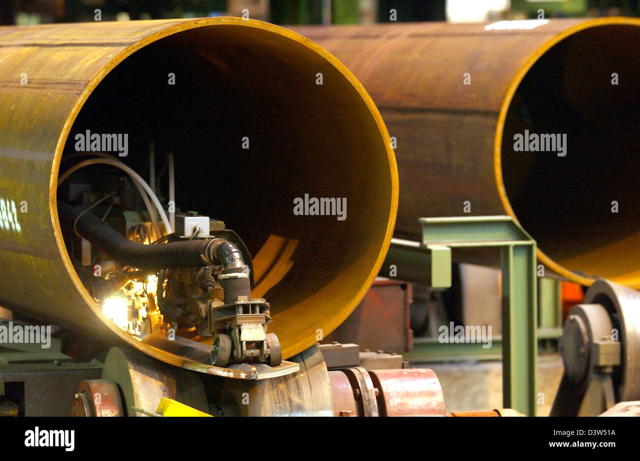 The picture shows welding works on a large pipe at Mannesmann-pipes ...