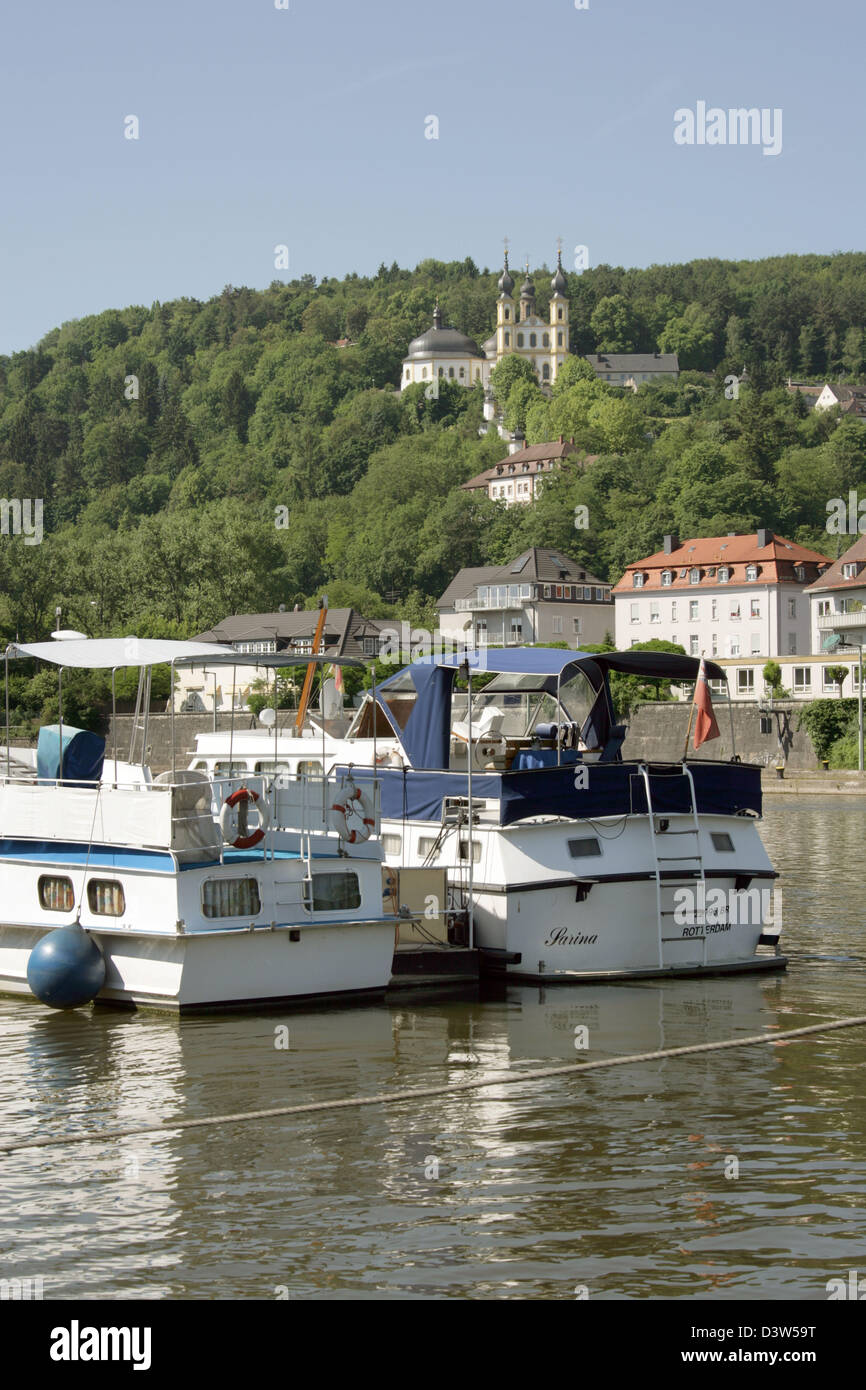 Small yachts anchor on the river Main in front of pilgrimage church ...