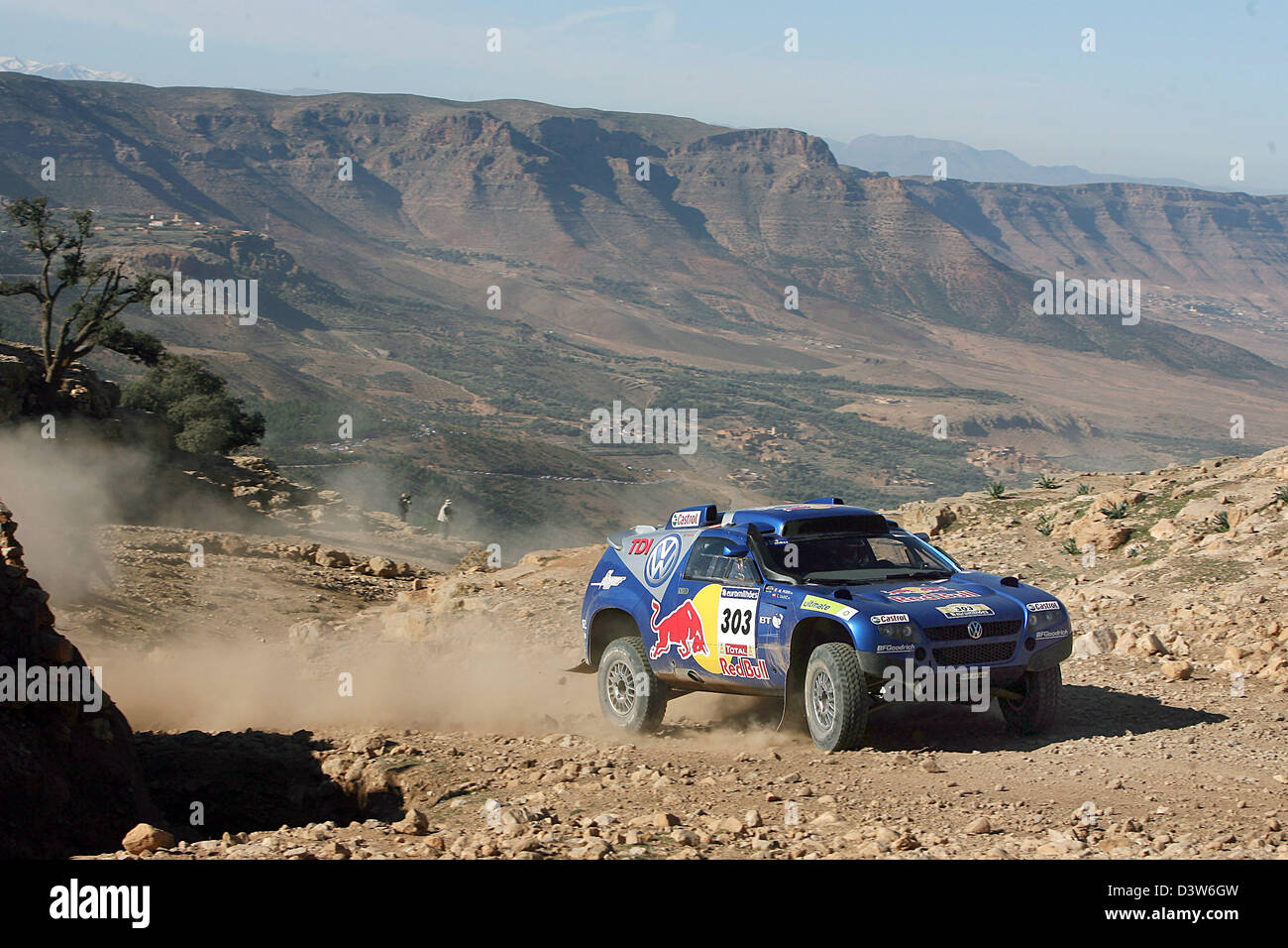 Spanish rallye driver Carlos Sainz paces his Volkswagen Race Touareg 2 ...