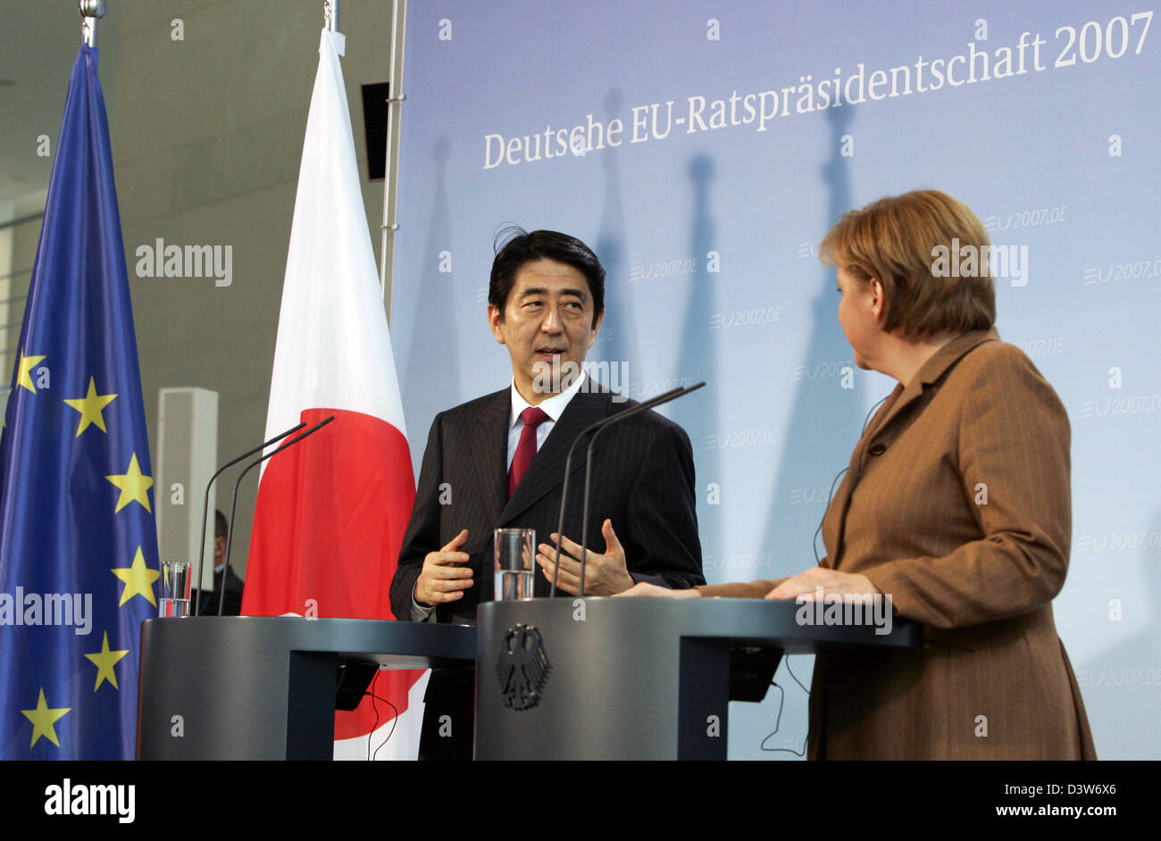 Japanese Prime Minister Shinzo Abe and German Chancellor Angela Merkel ...