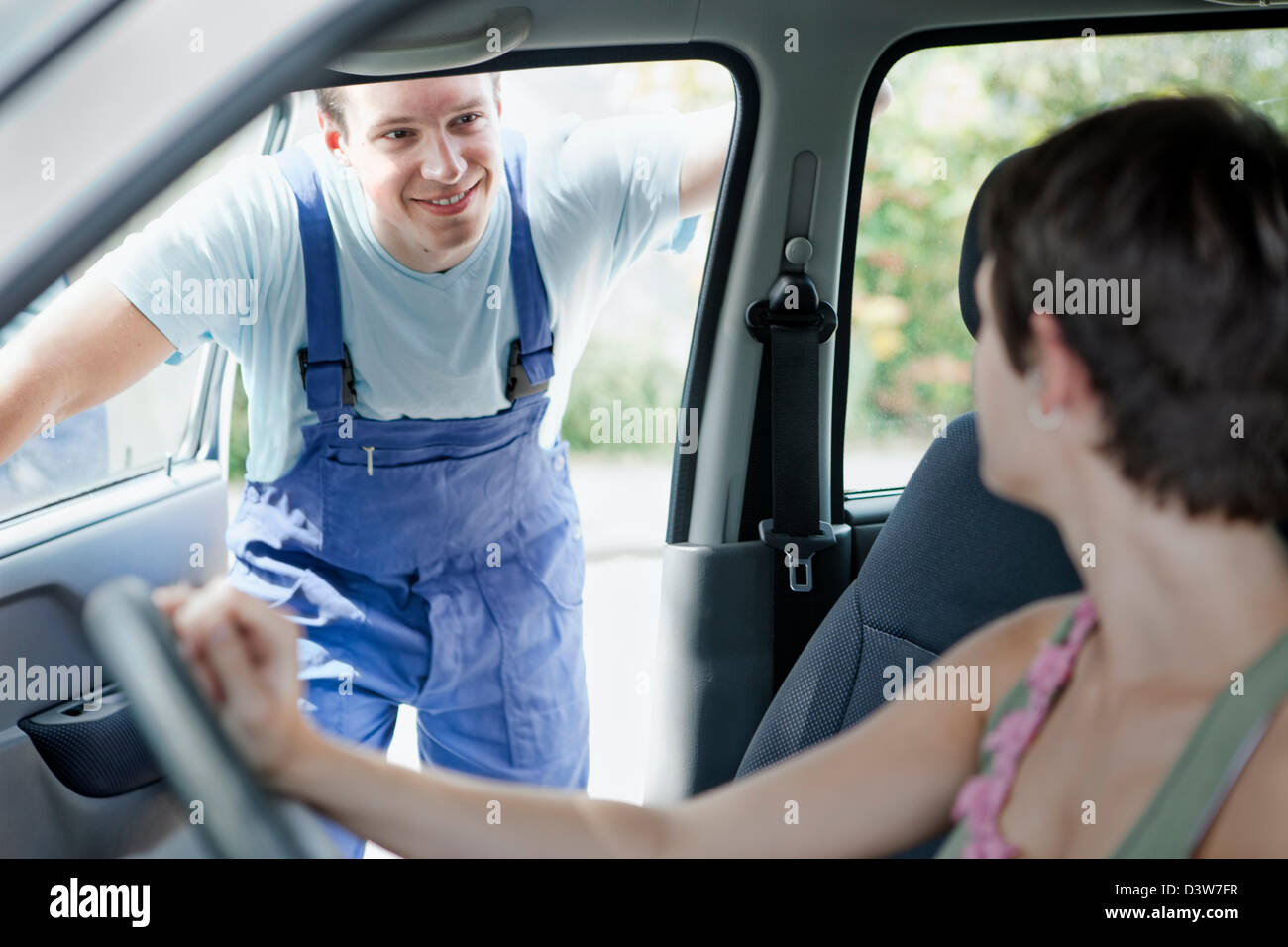 Outdoor repair shop hi-res stock photography and images - Alamy