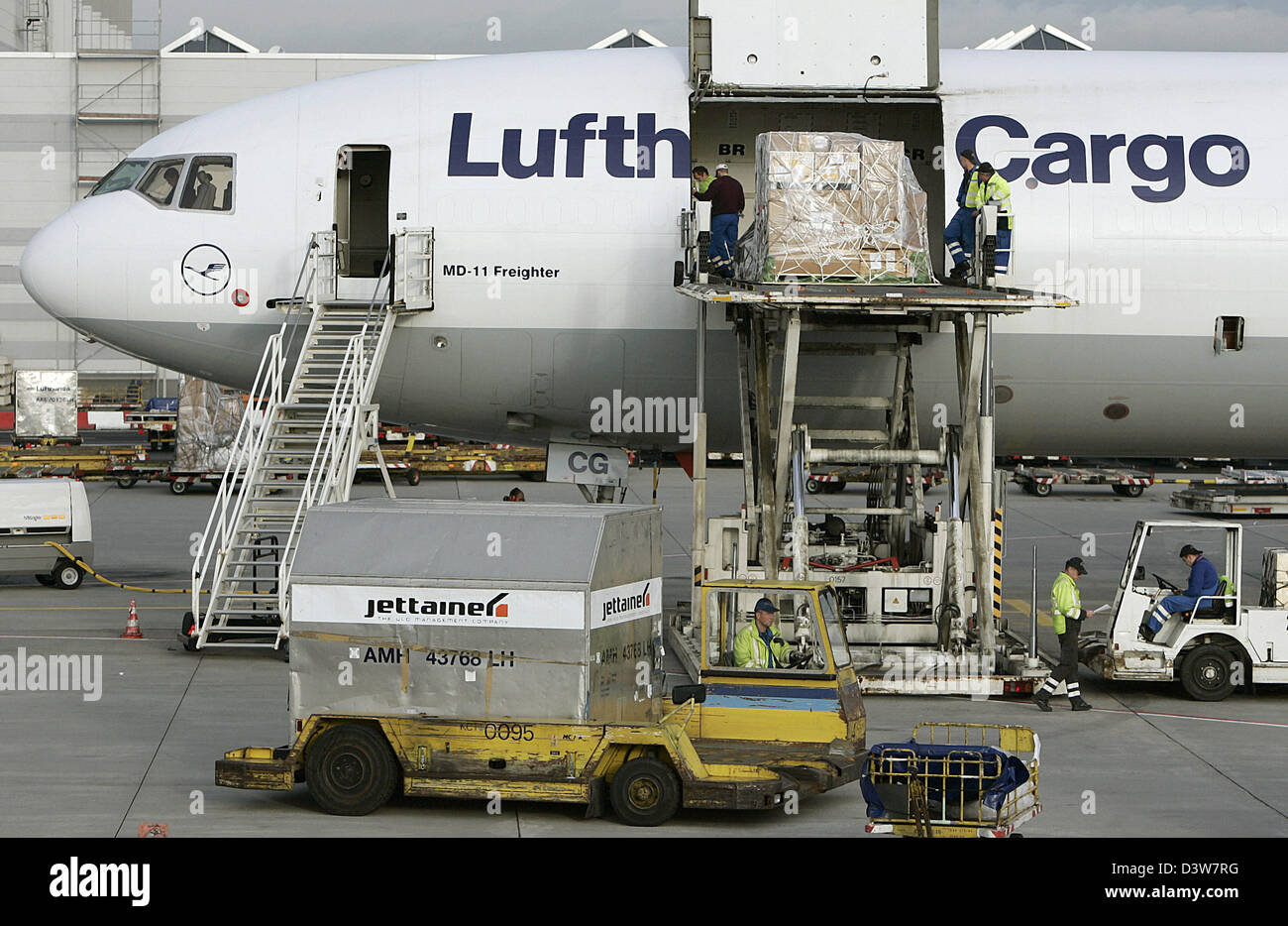Lufthansa Cargo workers load a MD-11 cargo plane at the 'Rhein-Main ...