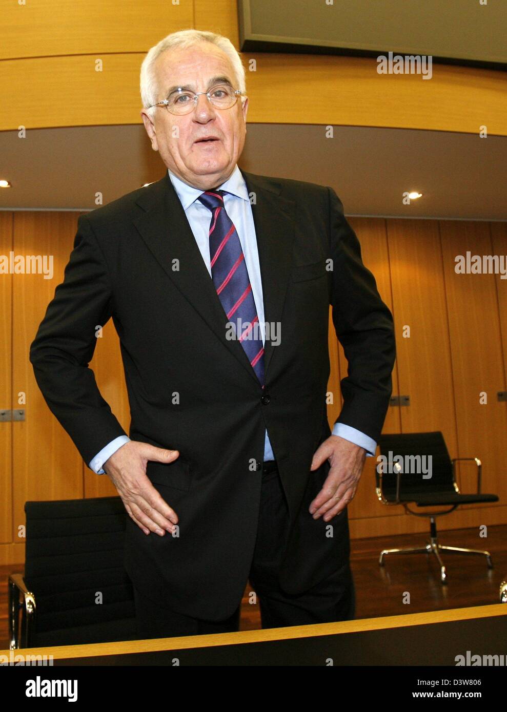 The former member of the VW board, Peter Hartz (L) stands in the dock ...