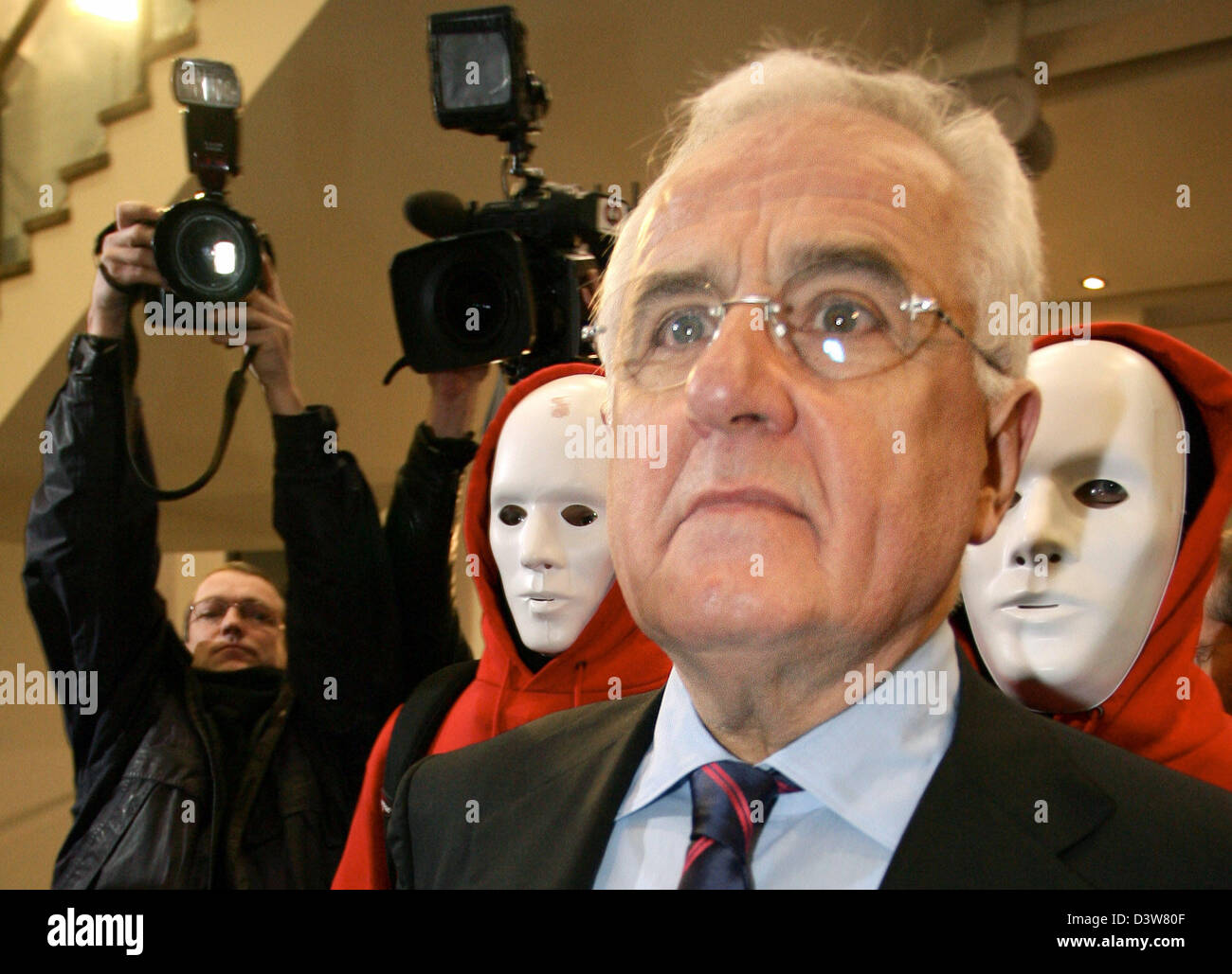 The former member of the VW board, Peter Hartz, is followed by ...