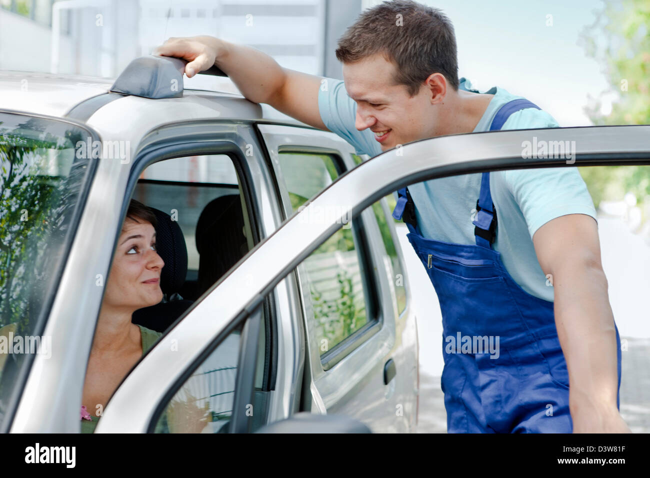 Outdoor repair shop hi-res stock photography and images - Alamy