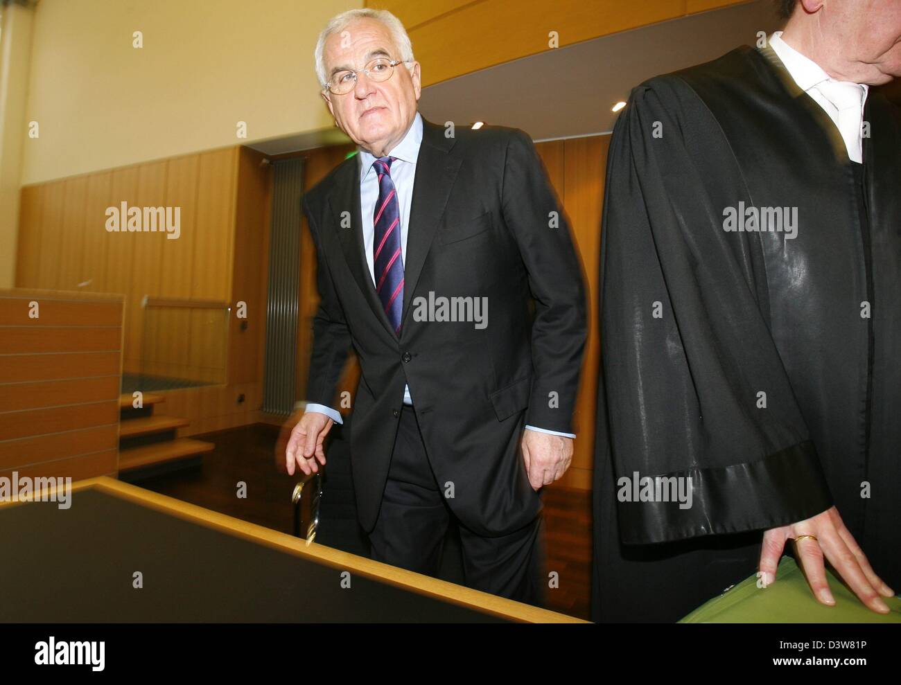The former member of the VW board, Peter Hartz (L), and his solicitor ...