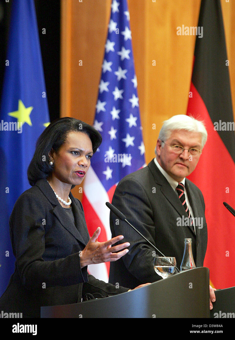 German Foreign Minister Frank-Walter Steinmeier (R) and US Secretary of ...