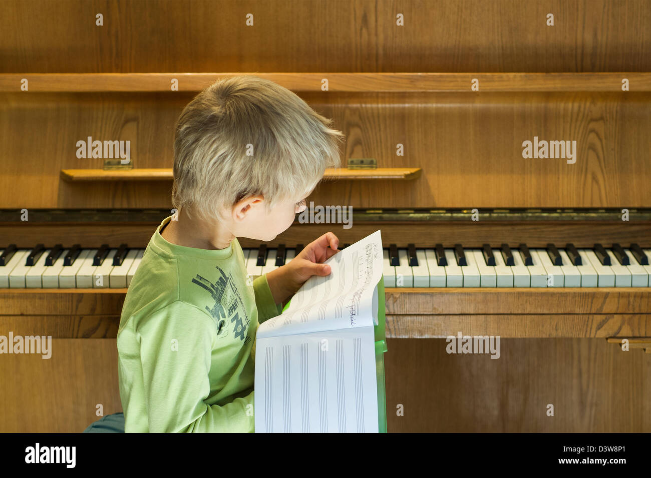 Blond kid playing piano hi-res stock photography and images - Alamy