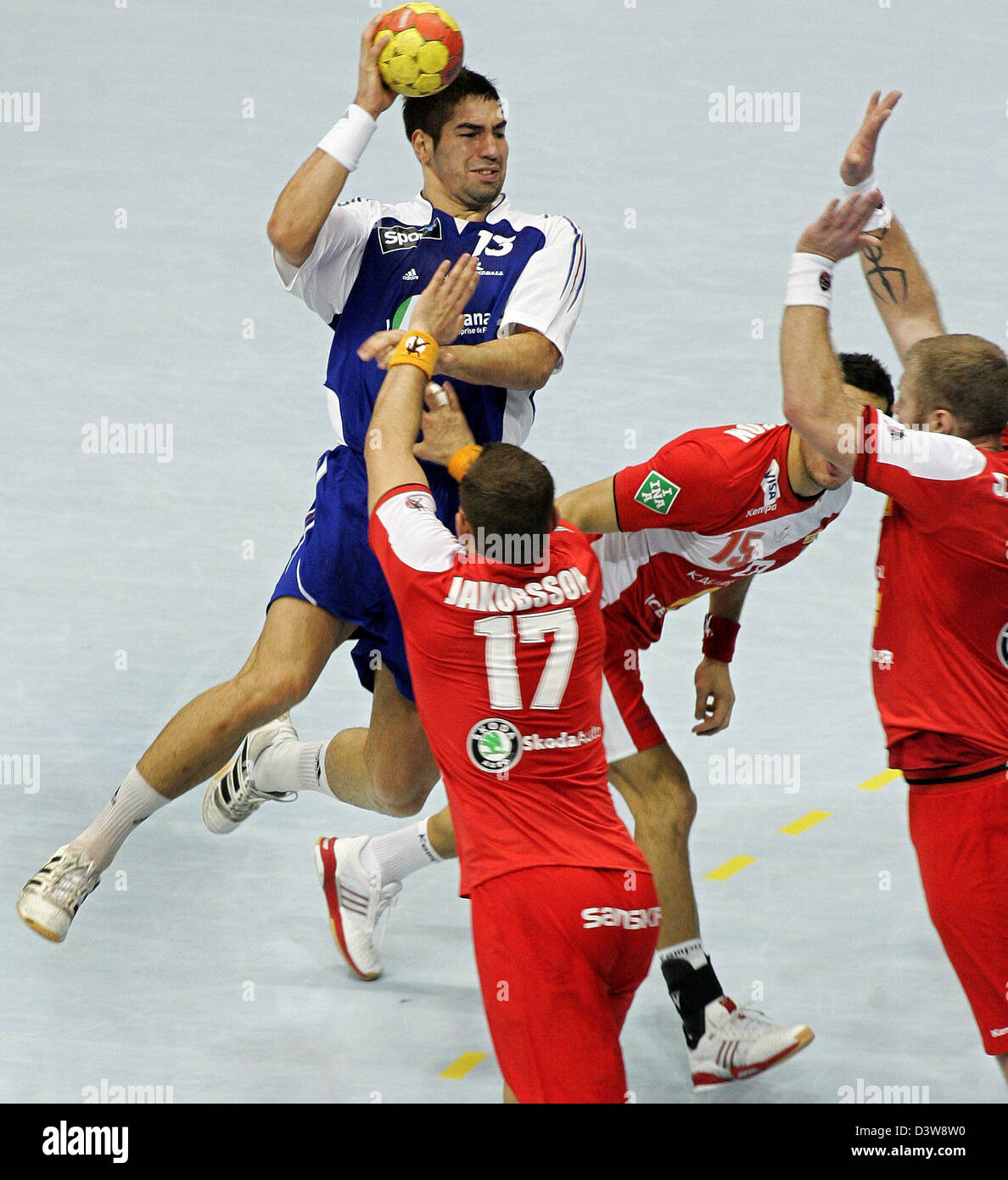 French handball international Nikola Karabatic (L) faces Iceland's ...