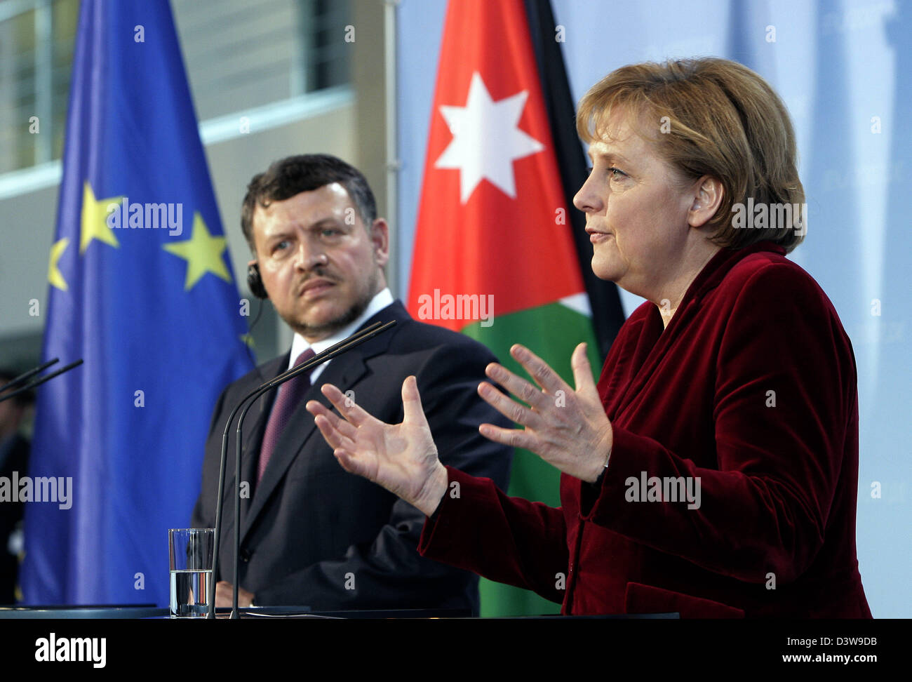 German Chancellor Angela Merkel (R) and King Abdullah II. bin al ...