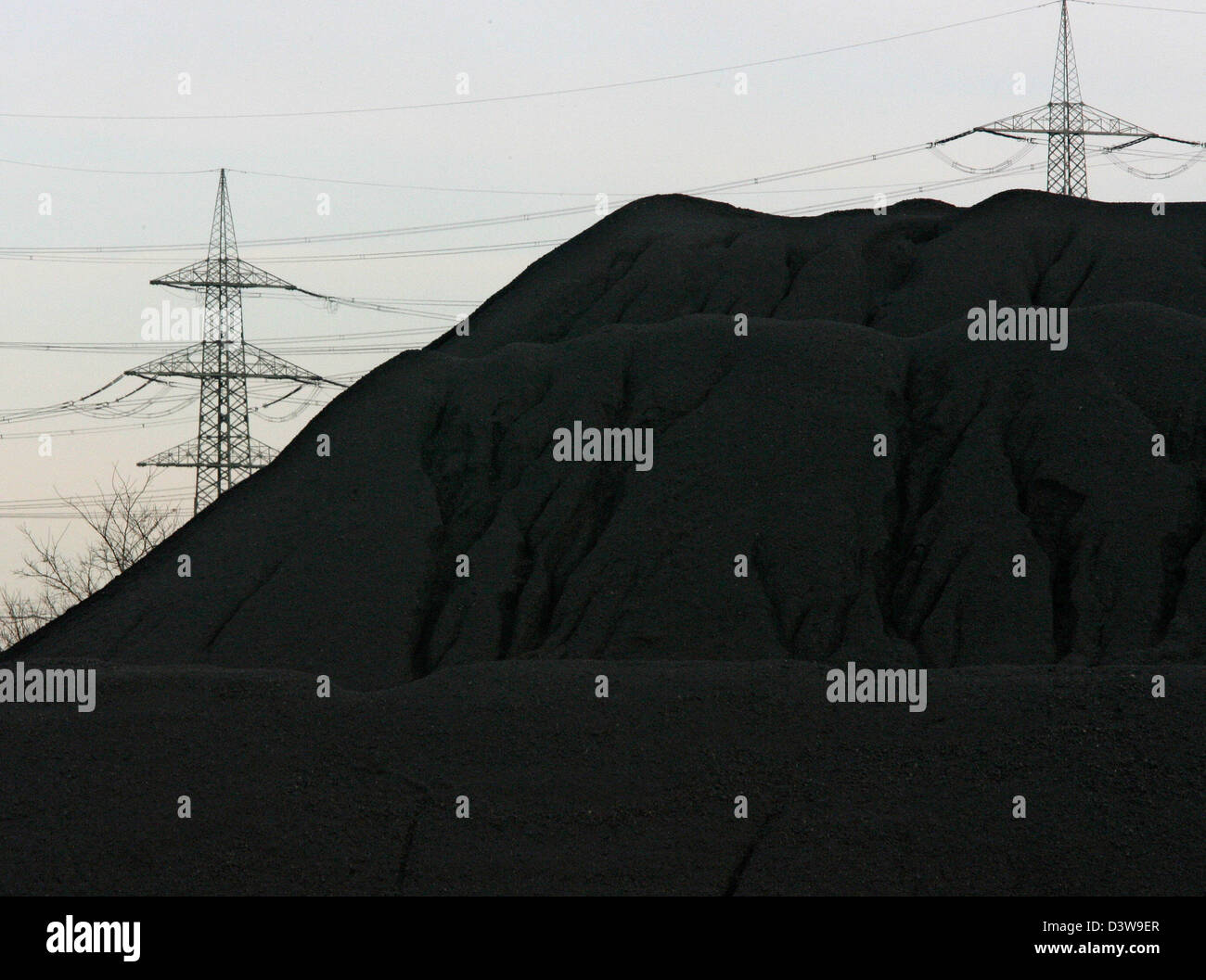 Three pylons hi-res stock photography and images - Alamy