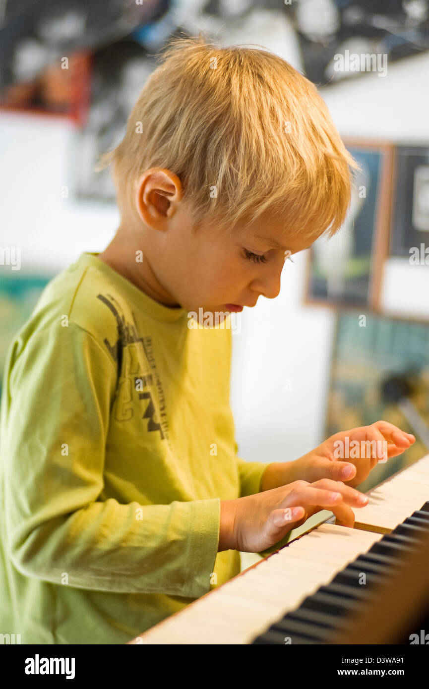 Kid Playing Piano Stock Photos & Kid Playing Piano Stock Images - Alamy