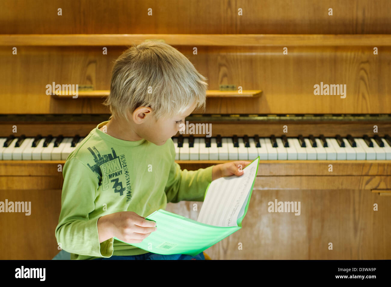 Blond kid playing piano hi-res stock photography and images - Alamy